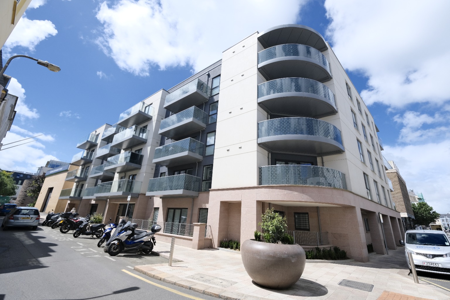 B432, Millais House | Broadlands